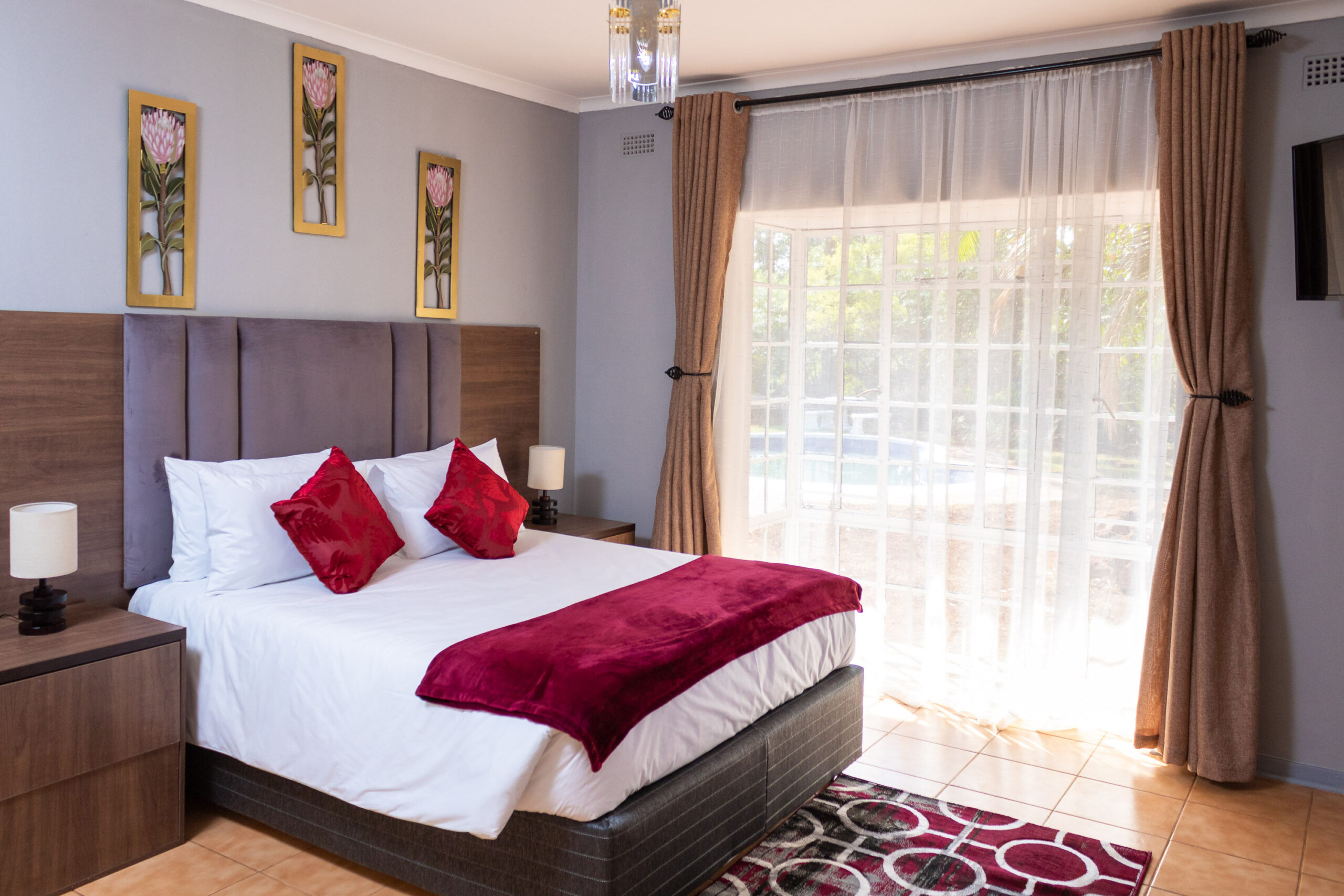 The Haven on Guyscliff - Serene 3 bed villa, pool, lush garden, backup ...